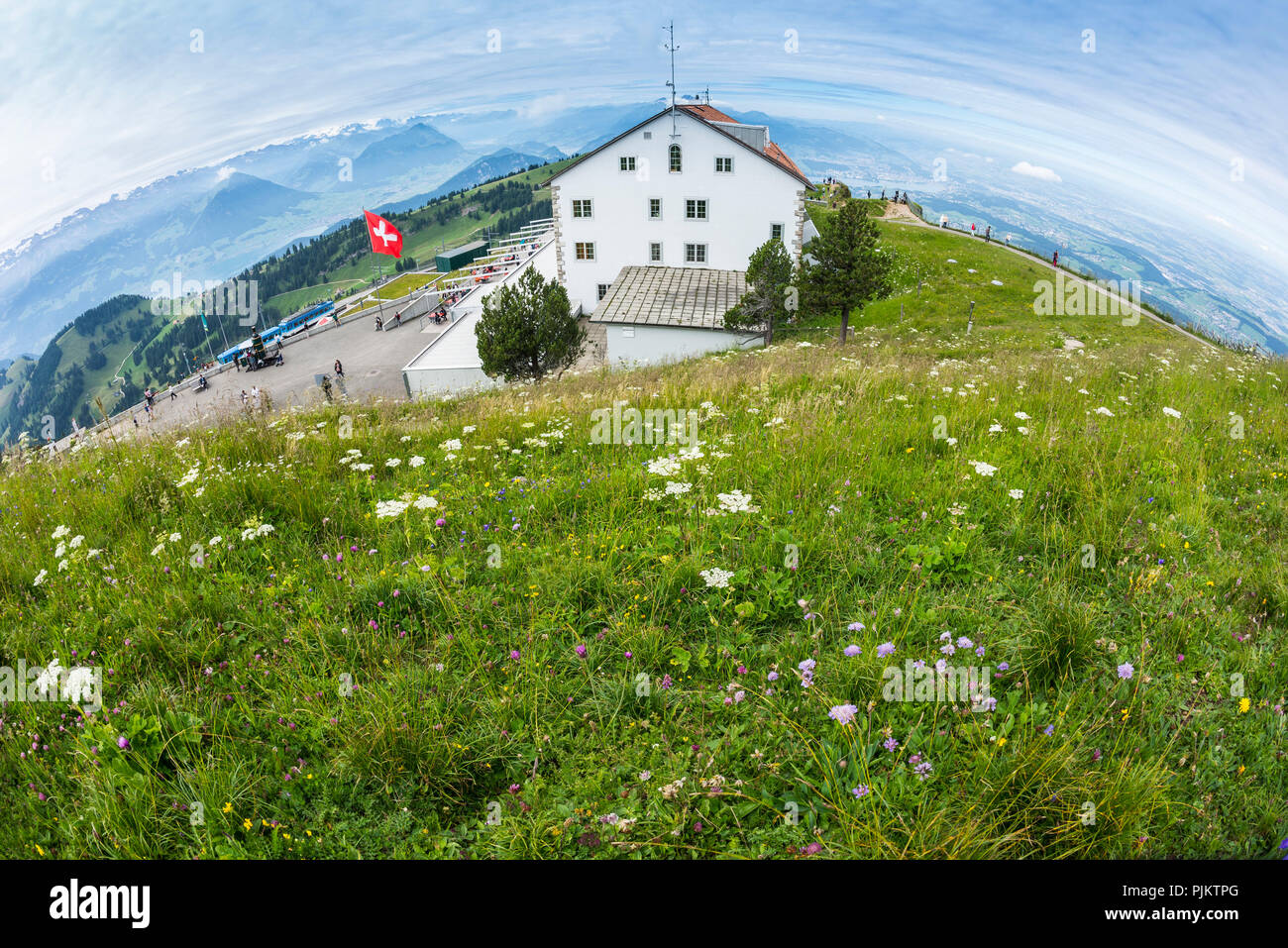 Rigi Kulm Hotel an der Bergstation der Zahnradbahn Vitznau-Rigi-Bahn ...