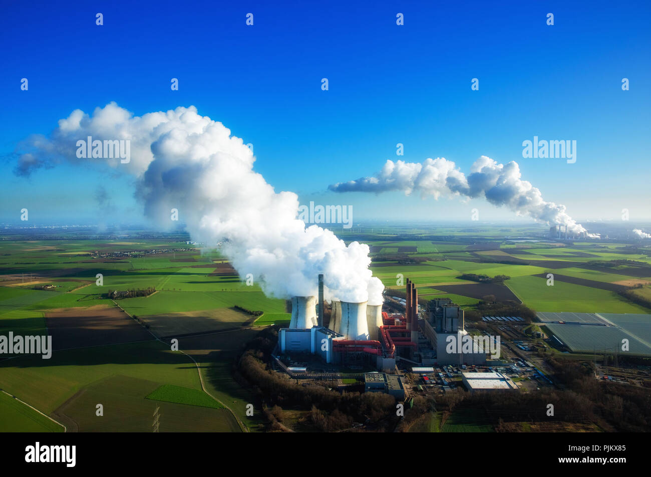 Kraftwerk Neurath und BoA 2 u3 Kraftwerk Neurath, im Hintergrund das ...