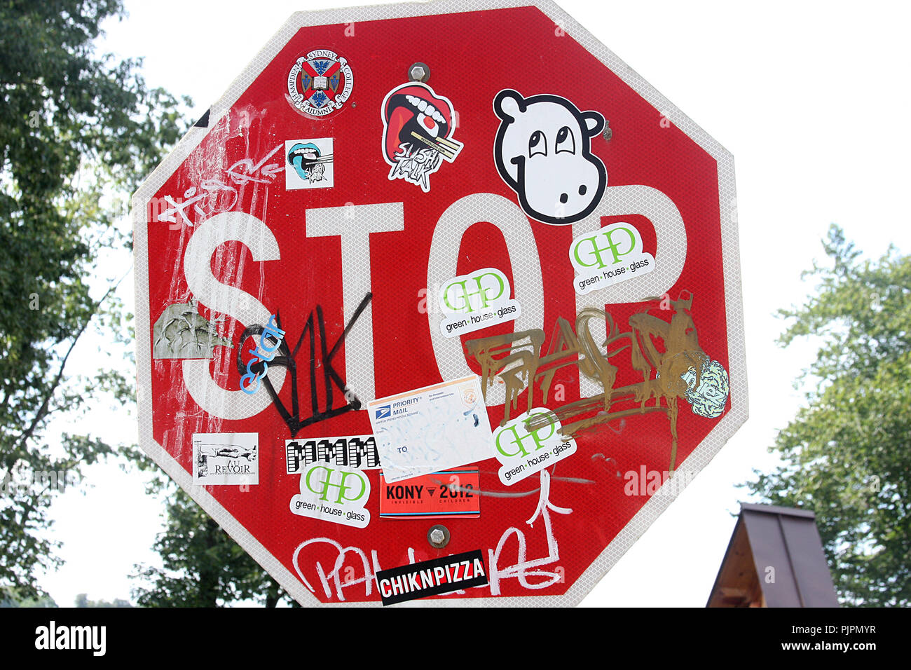 Graffiti stoppschild -Fotos und -Bildmaterial in hoher Auflösung – Alamy