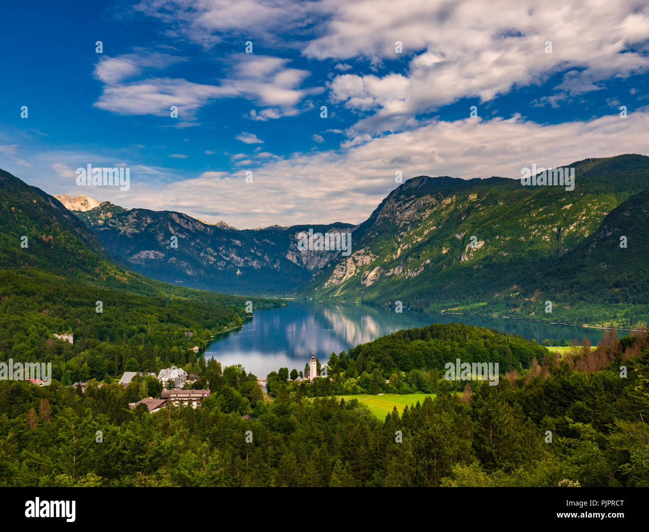 Bohinj see berg slowenien -Fotos und -Bildmaterial in hoher Auflösung ...