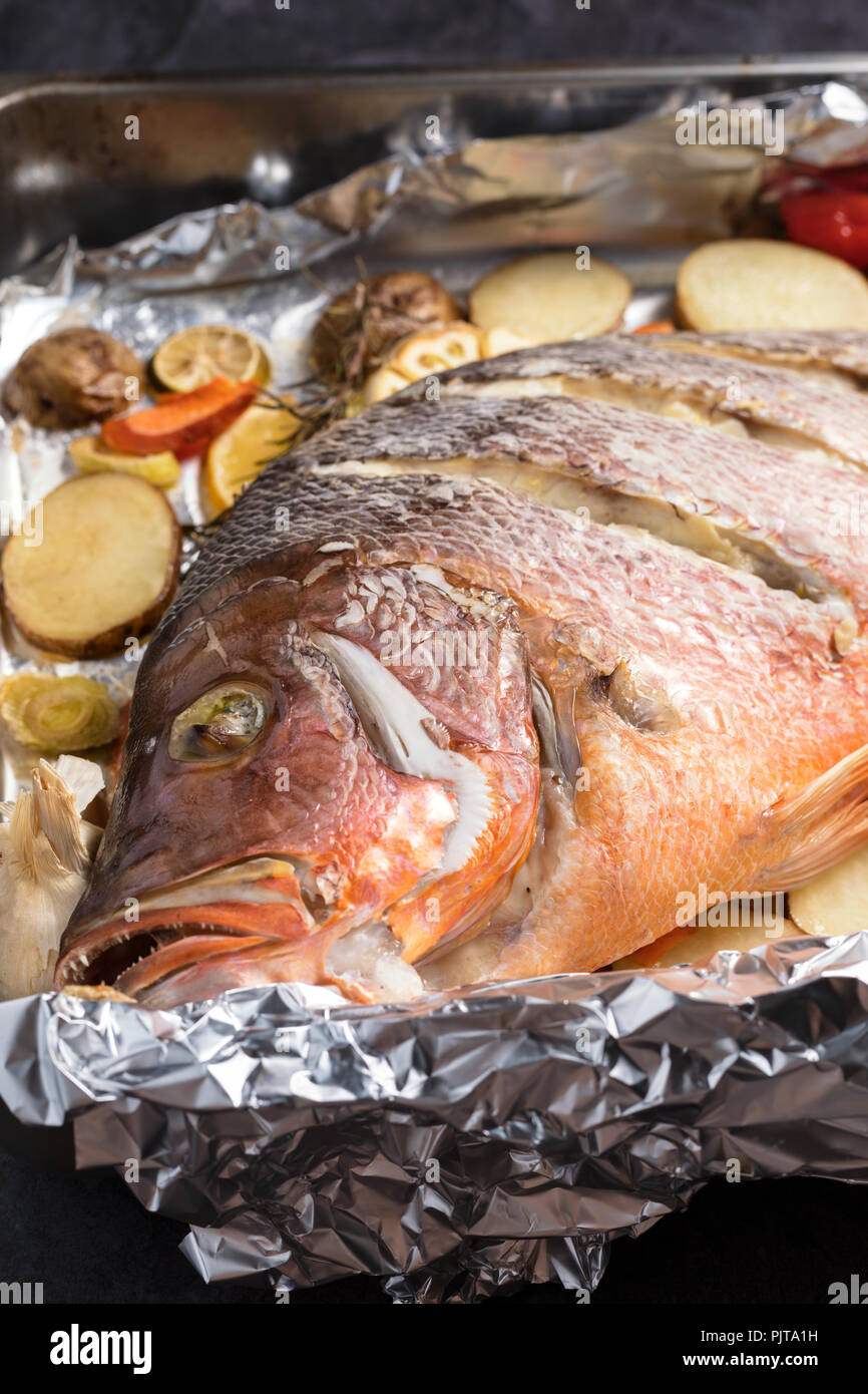 Vorbereiteter red snapper -Fotos und -Bildmaterial in hoher Auflösung ...