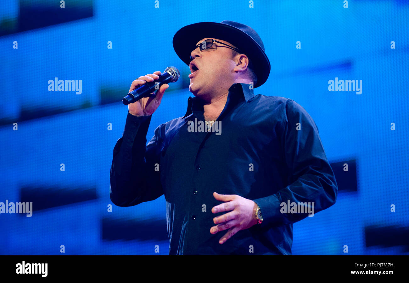 Sergio zingt hazes -Fotos und -Bildmaterial in hoher Auflösung – Alamy