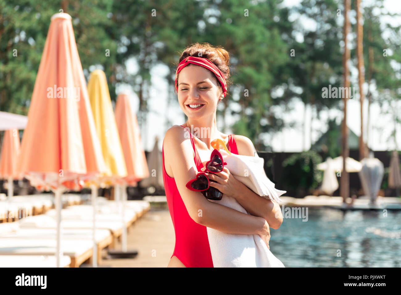 Nette hübsche frau -Fotos und -Bildmaterial in hoher Auflösung – Alamy