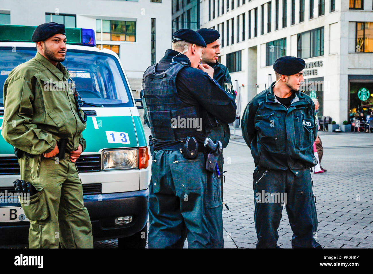 German special police officer in -Fotos und -Bildmaterial in hoher ...