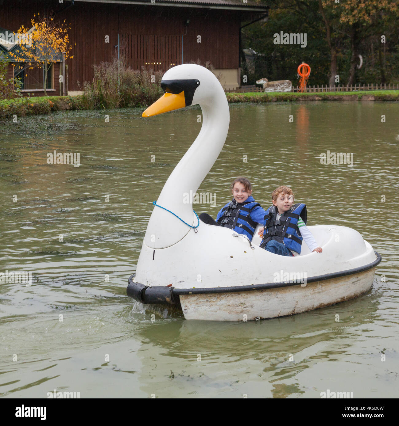 Tretbootfahren See Stockfotos und -bilder Kaufen - Alamy