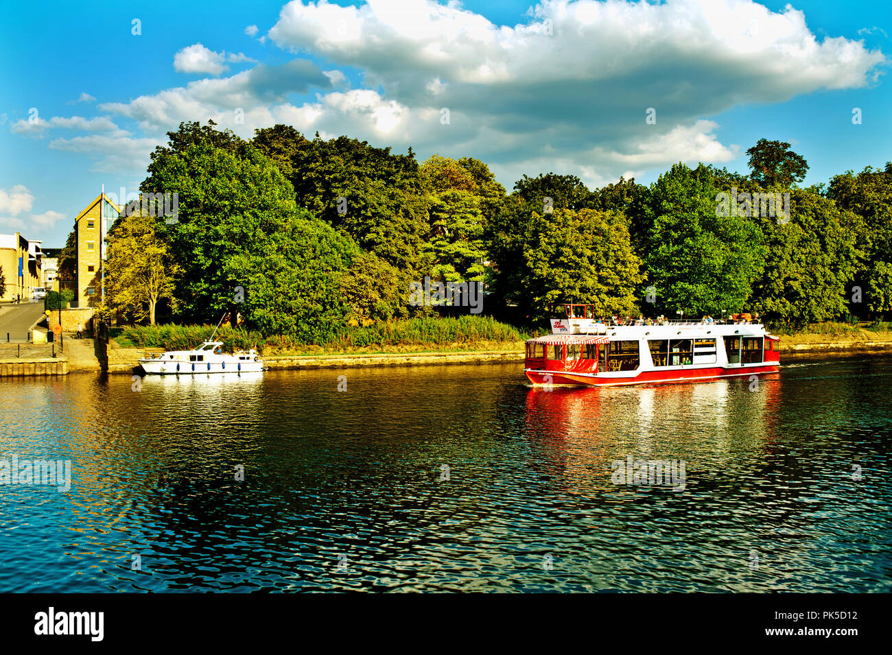 Stadtkreuzfahrten boot -Fotos und -Bildmaterial in hoher Auflösung – Alamy