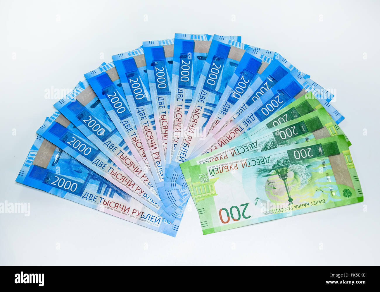 Russische neue Stückelung von 2000 und 200 Rubel. Russische Banknoten ...