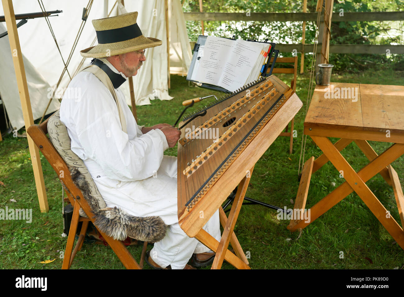 Hackbrett musikinstrument -Fotos und -Bildmaterial in hoher Auflösung ...