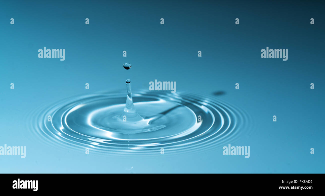 Falling water -Fotos und -Bildmaterial in hoher Auflösung – Alamy