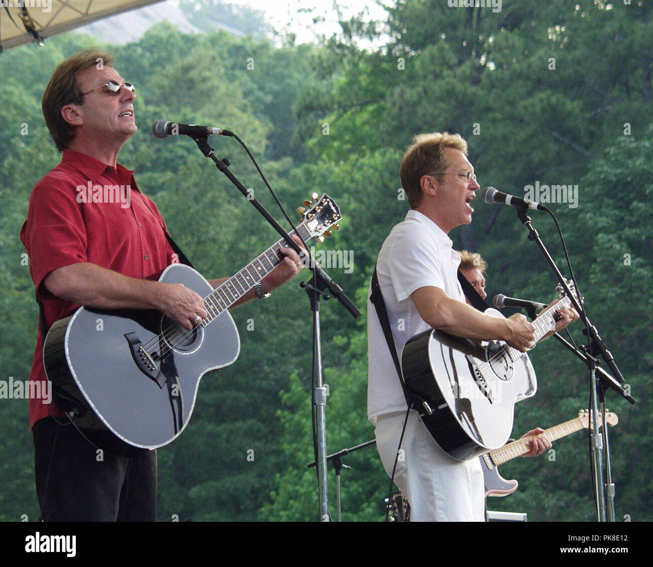 Dewey Bunnell und Gerry Buckley von Amerika führen an der Stone ...
