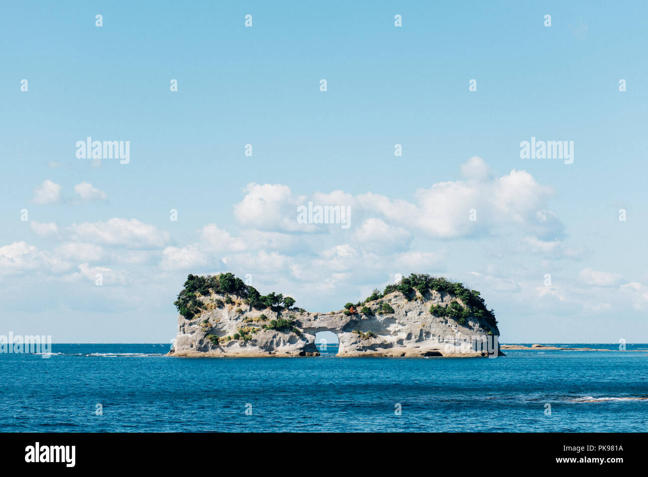 Engetsu Island ist eine kleine Insel vor der Küste von Shirahama ...