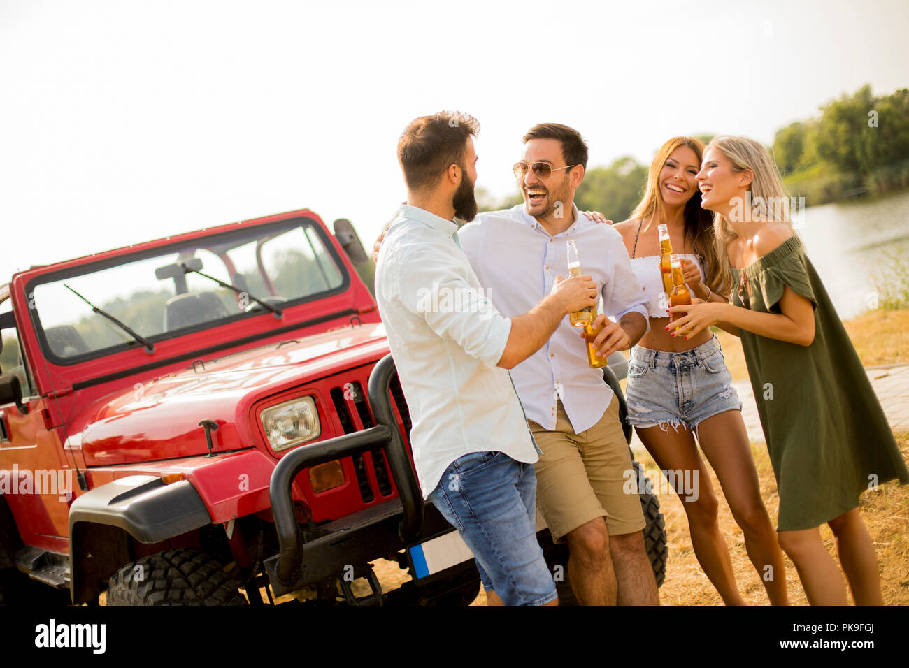 Freiluft personenwagen -Fotos und -Bildmaterial in hoher Auflösung – Alamy