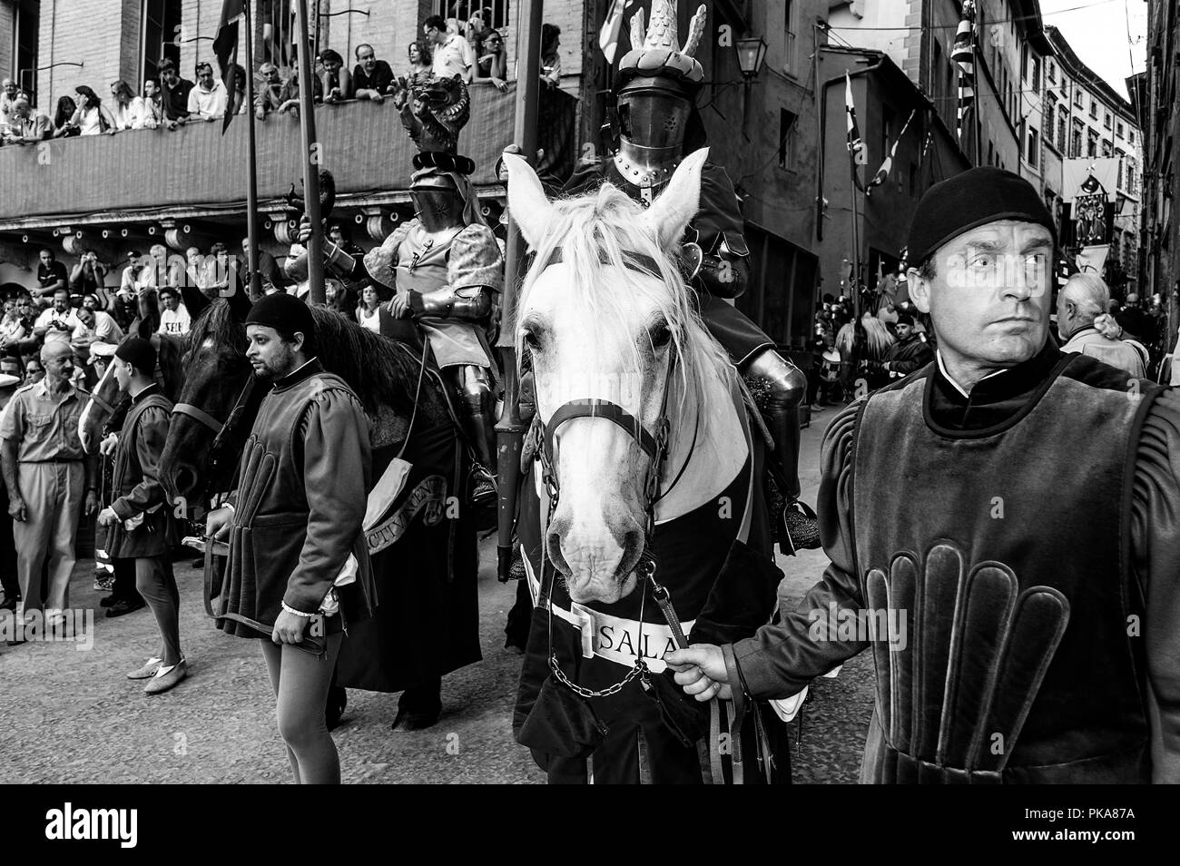 Die Corteo Storico (Historische Prozession) Auf der Piazza Del Campo ...