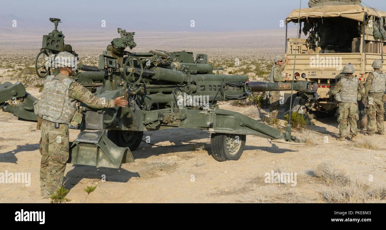 Us army artillery crew firing -Fotos und -Bildmaterial in hoher ...