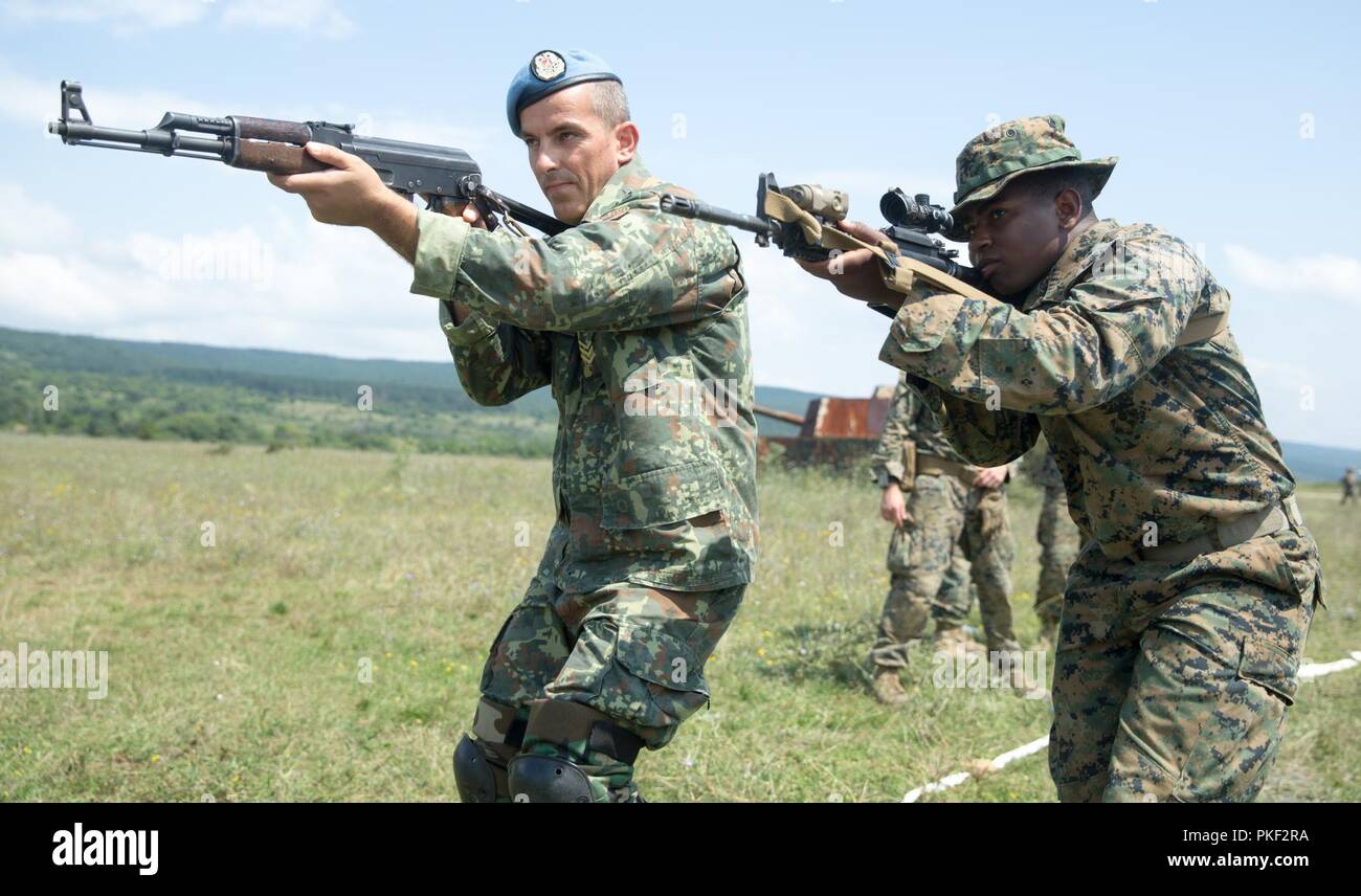Albanische streitkräfte -Fotos und -Bildmaterial in hoher Auflösung – Alamy