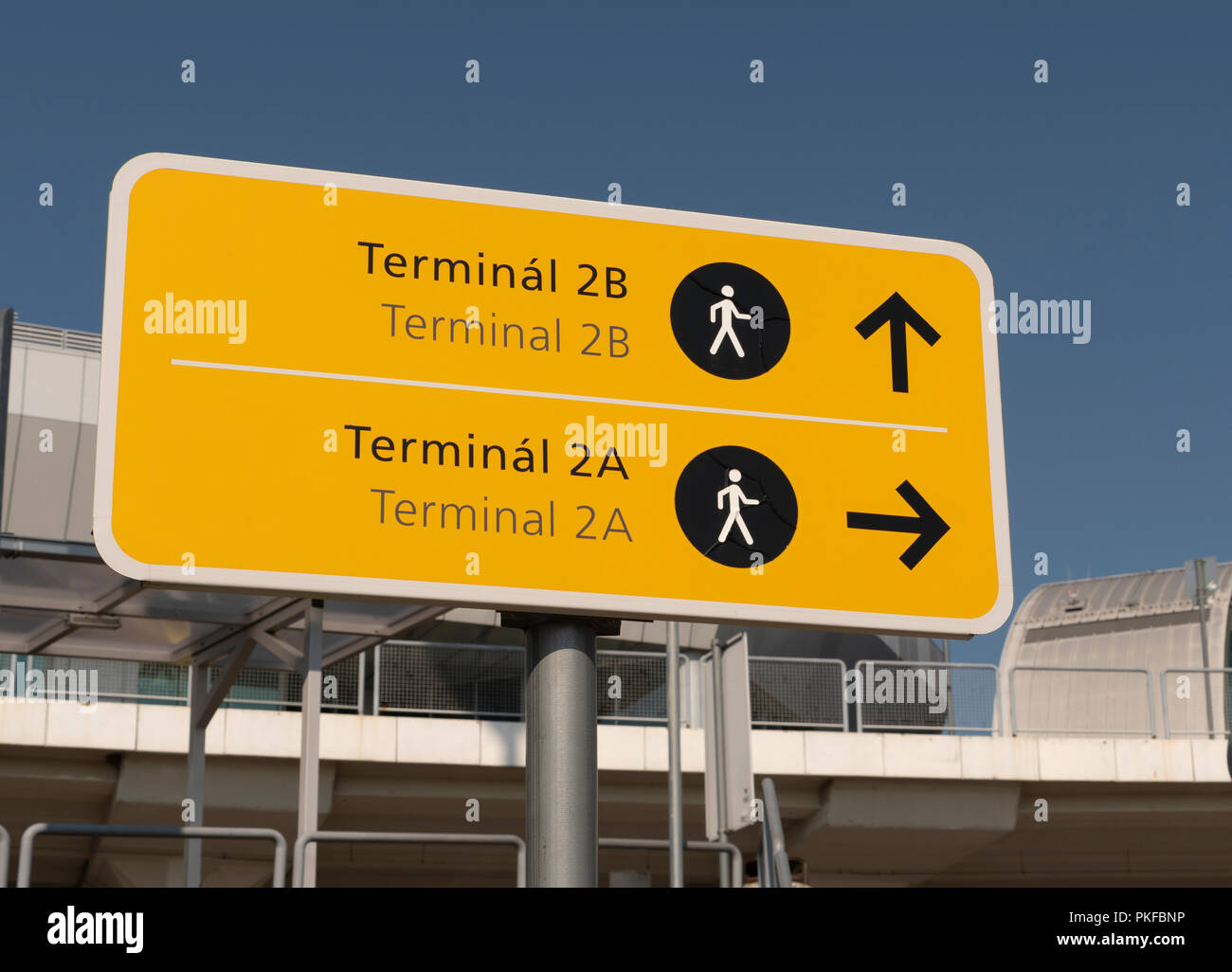Terminal 2b Stockfotos und -bilder Kaufen - Alamy