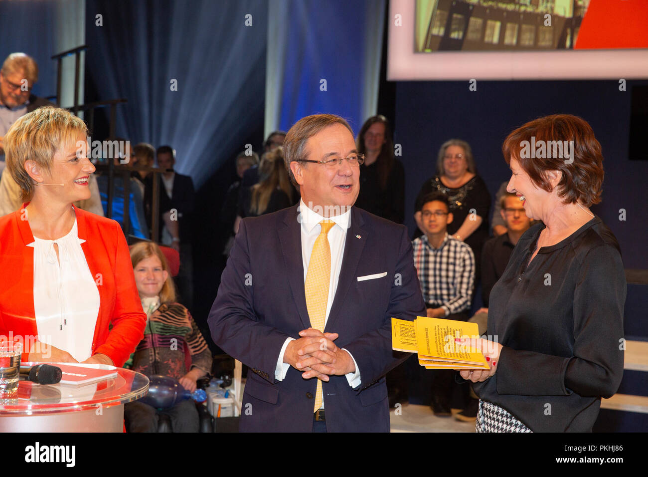Ellen Ehni (li.), Armin Laschet und Sabine Scholt Stockfotografie - Alamy