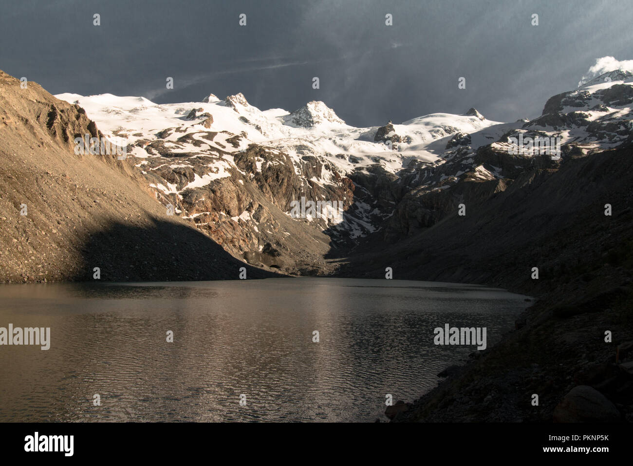 Schweizer alpen see -Fotos und -Bildmaterial in hoher Auflösung – Alamy