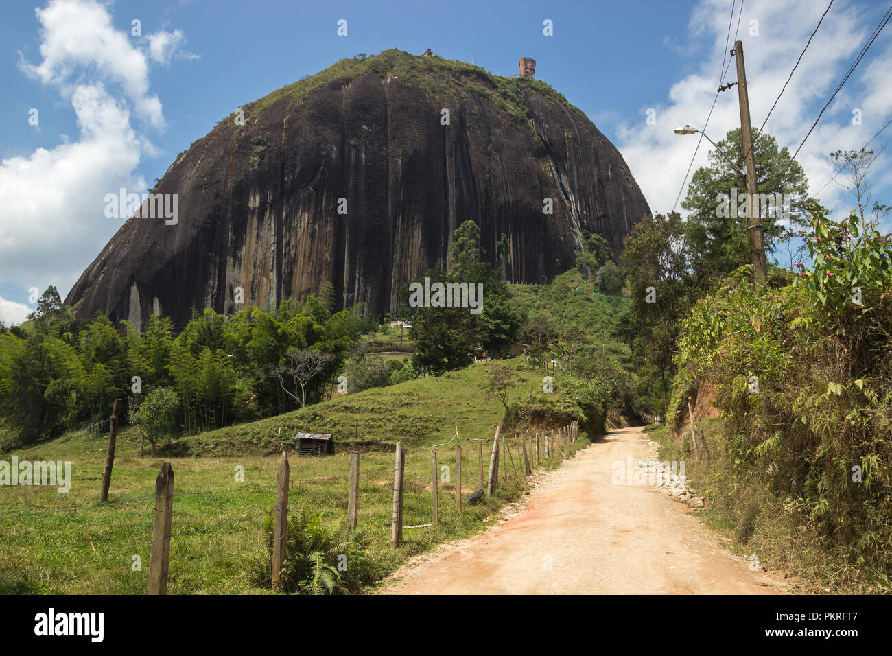 Der Felsen von guatape oder Piedra del Penol, in Bogota, Kolumbien ...