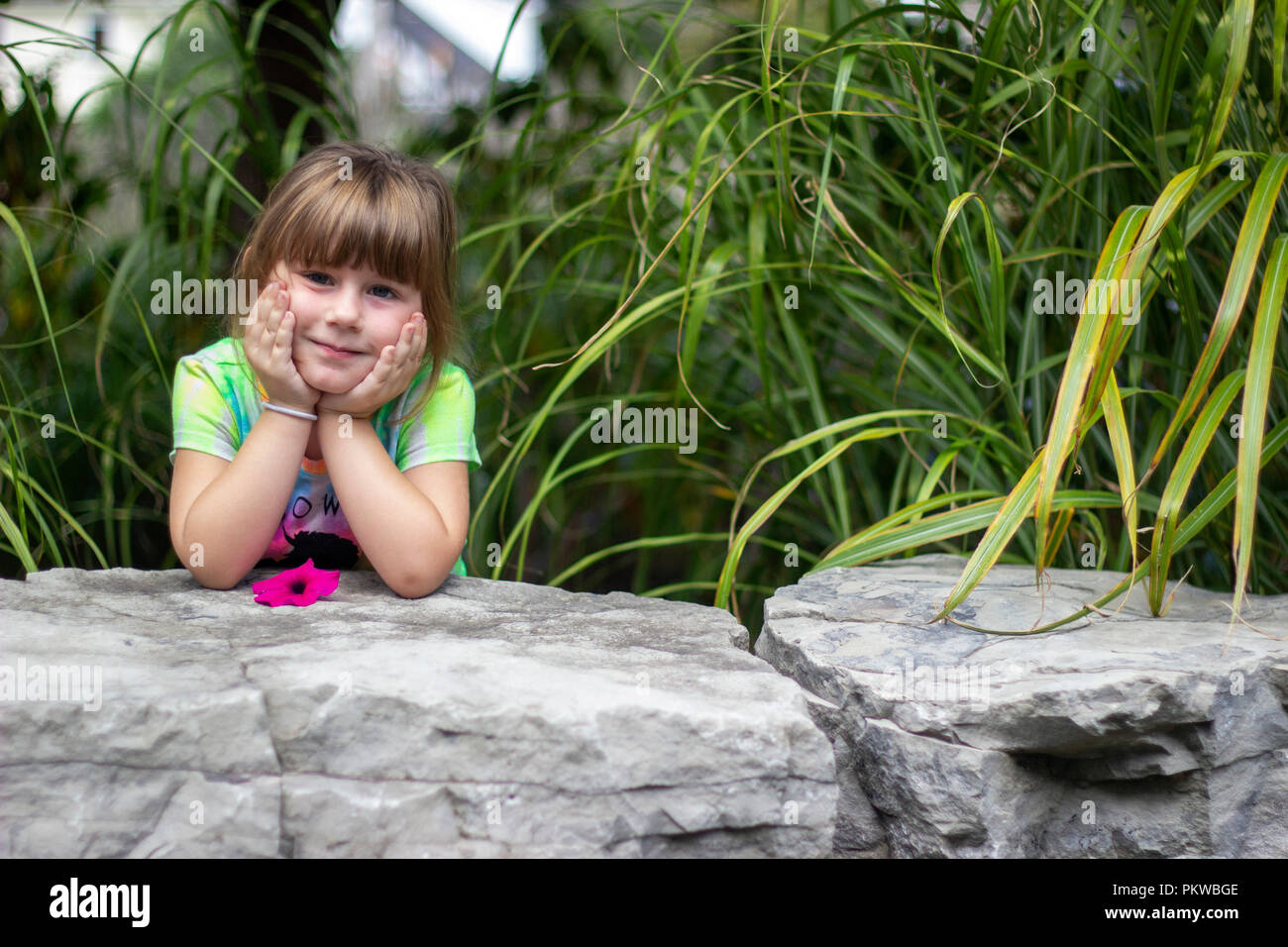 Fröhliches kind -Fotos und -Bildmaterial in hoher Auflösung – Alamy