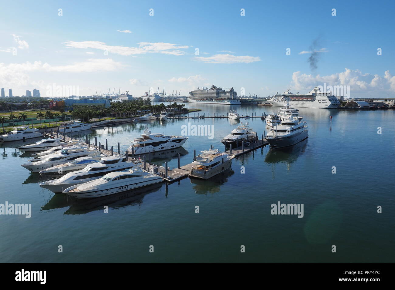 Die Insel Gärten tiefen Hafen super - yacht Marina auf dem MacArthur ...