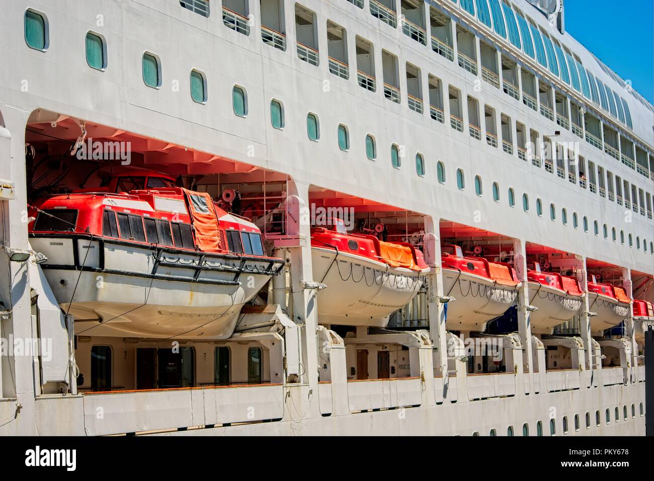 Kreuzfahrtschiff rettungsboot -Fotos und -Bildmaterial in hoher ...