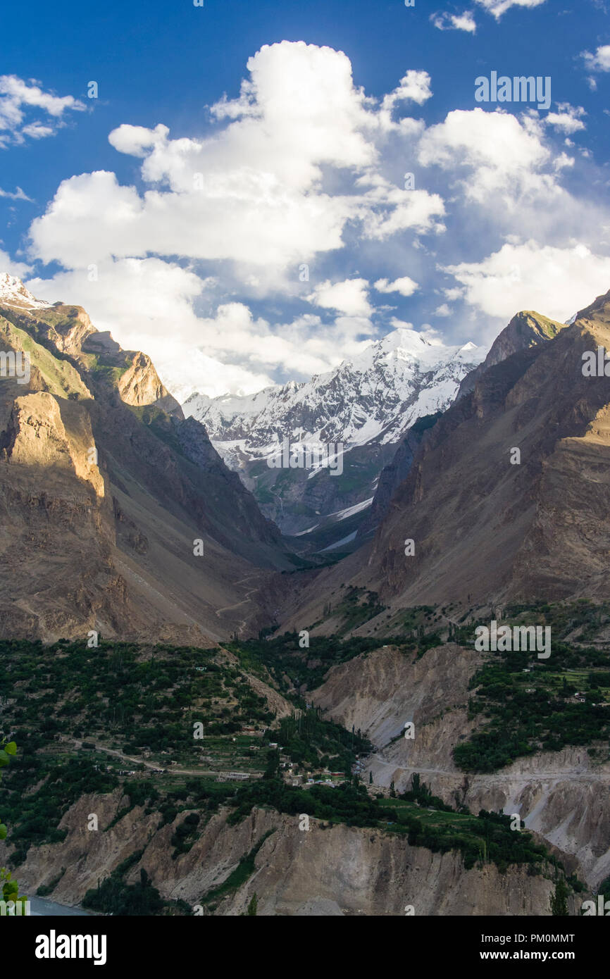 Karimabad, Hunza Tal, Gilgit-Baltistan, Pakistan: Sonnenaufgang über ...