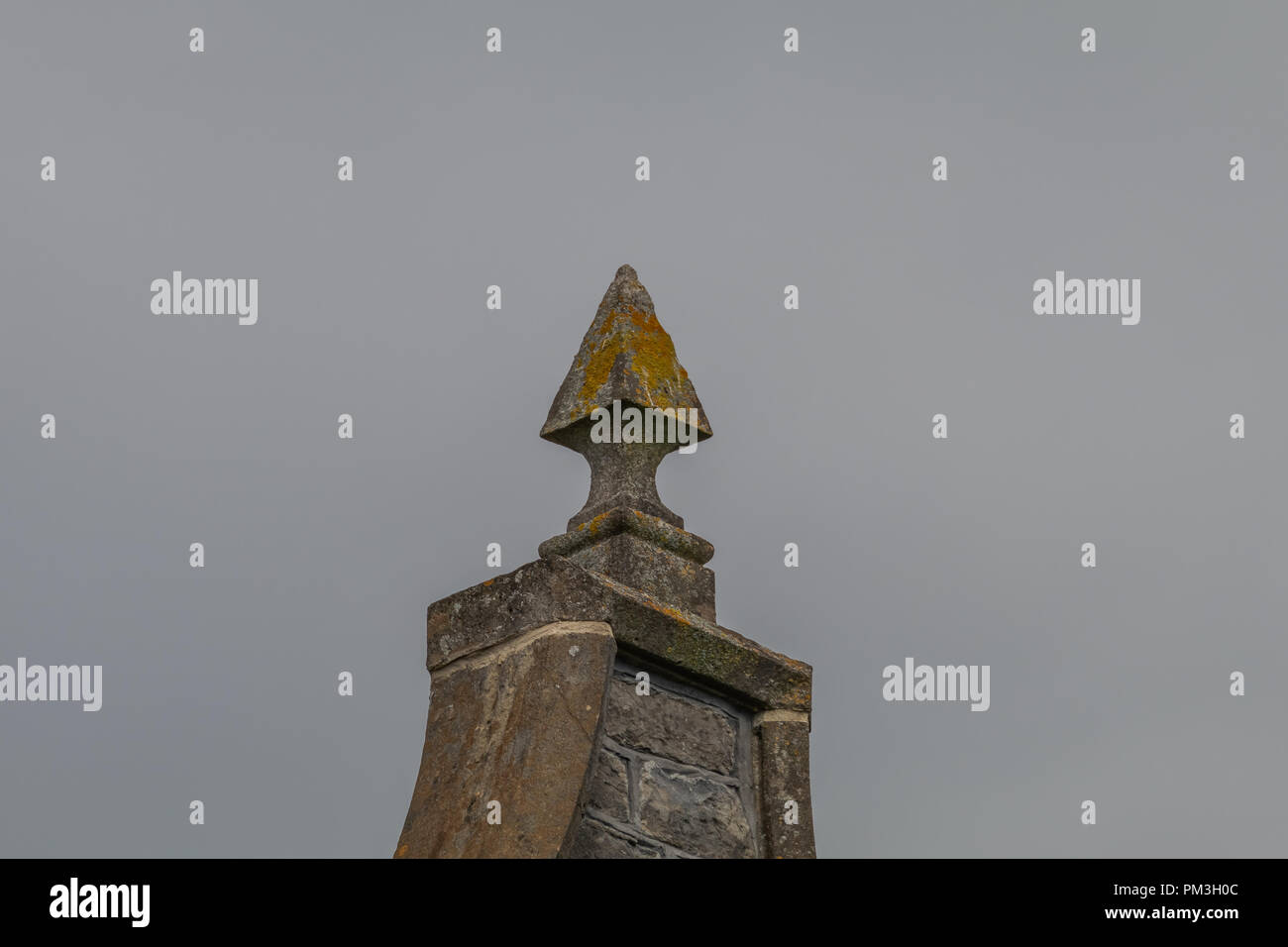 Dekorativer giebelstein -Fotos und -Bildmaterial in hoher Auflösung – Alamy