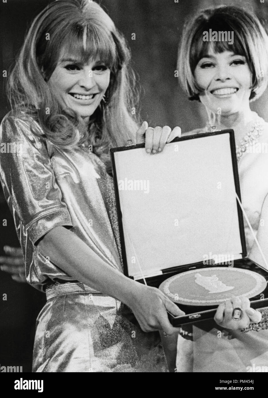Leslie caron actress -Fotos und -Bildmaterial in hoher Auflösung – Alamy