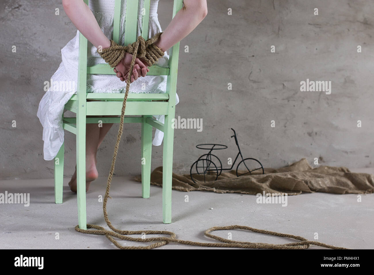 Violence Woman Rope Stockfotos Und Bilder Kaufen Alamy