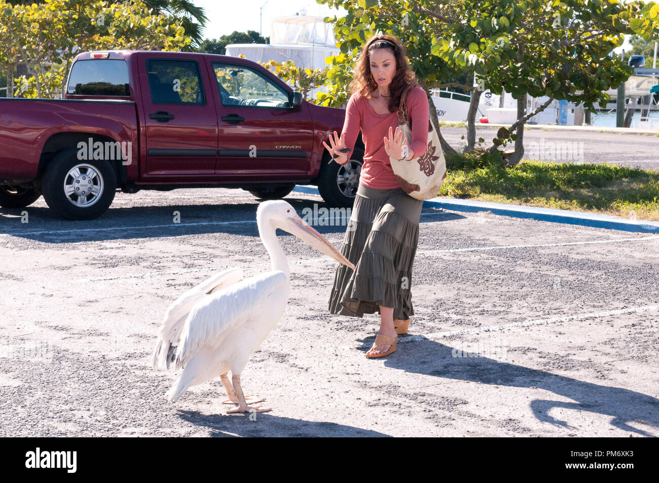 ASHLEY JUDD als Lorraine Nelson ist von Rufus, der spitzbübisch Pelican ...