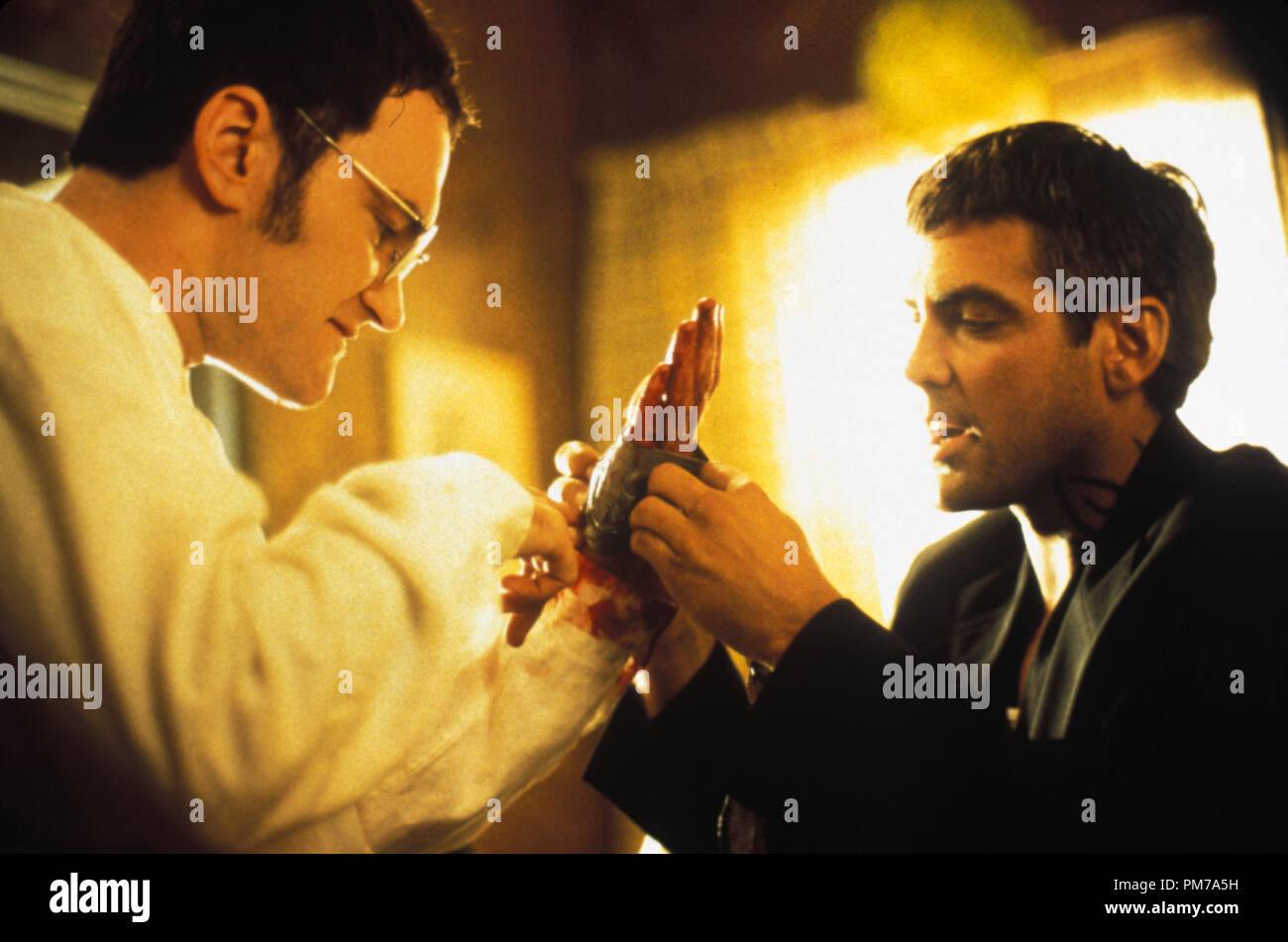 From dusk till dawn clooney -Fotos und -Bildmaterial in hoher Auflösung ...