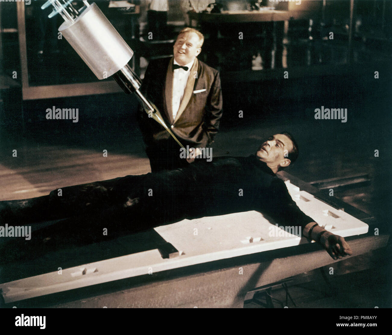 Sean connery gert frobe james bond -Fotos und -Bildmaterial in hoher Auflösung – Alamy