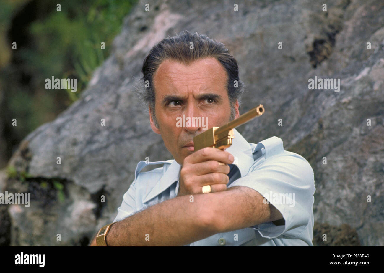 The man with the golden gun lee -Fotos und -Bildmaterial in hoher ...