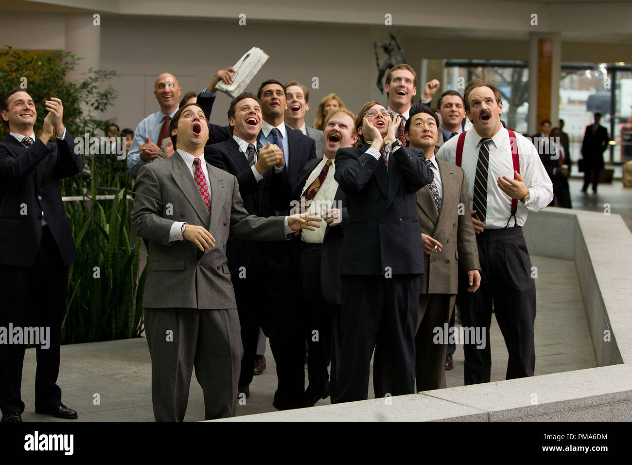 Im Vordergrund von links nach rechts: Brian Sacca ist Robbie Feinberg ...