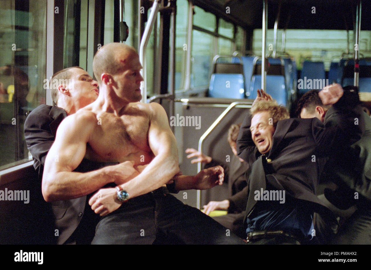 Frank (Jason Statham) nimmt auf ein Bündel von Schlägern in einem ...