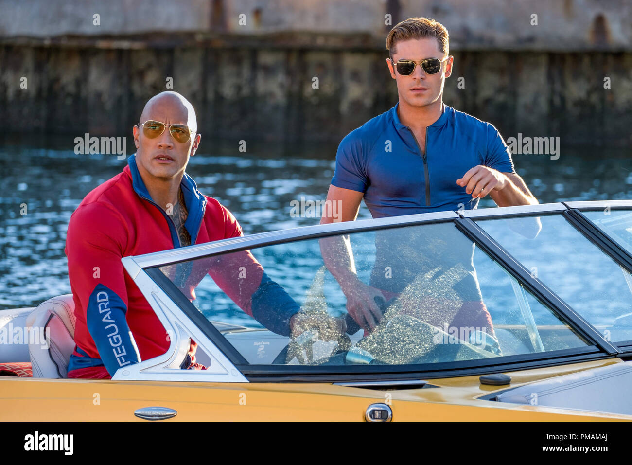 (L - R) Dwayne Johnson als Mitch Buchannon und Zac Efron als Matt Brody ...