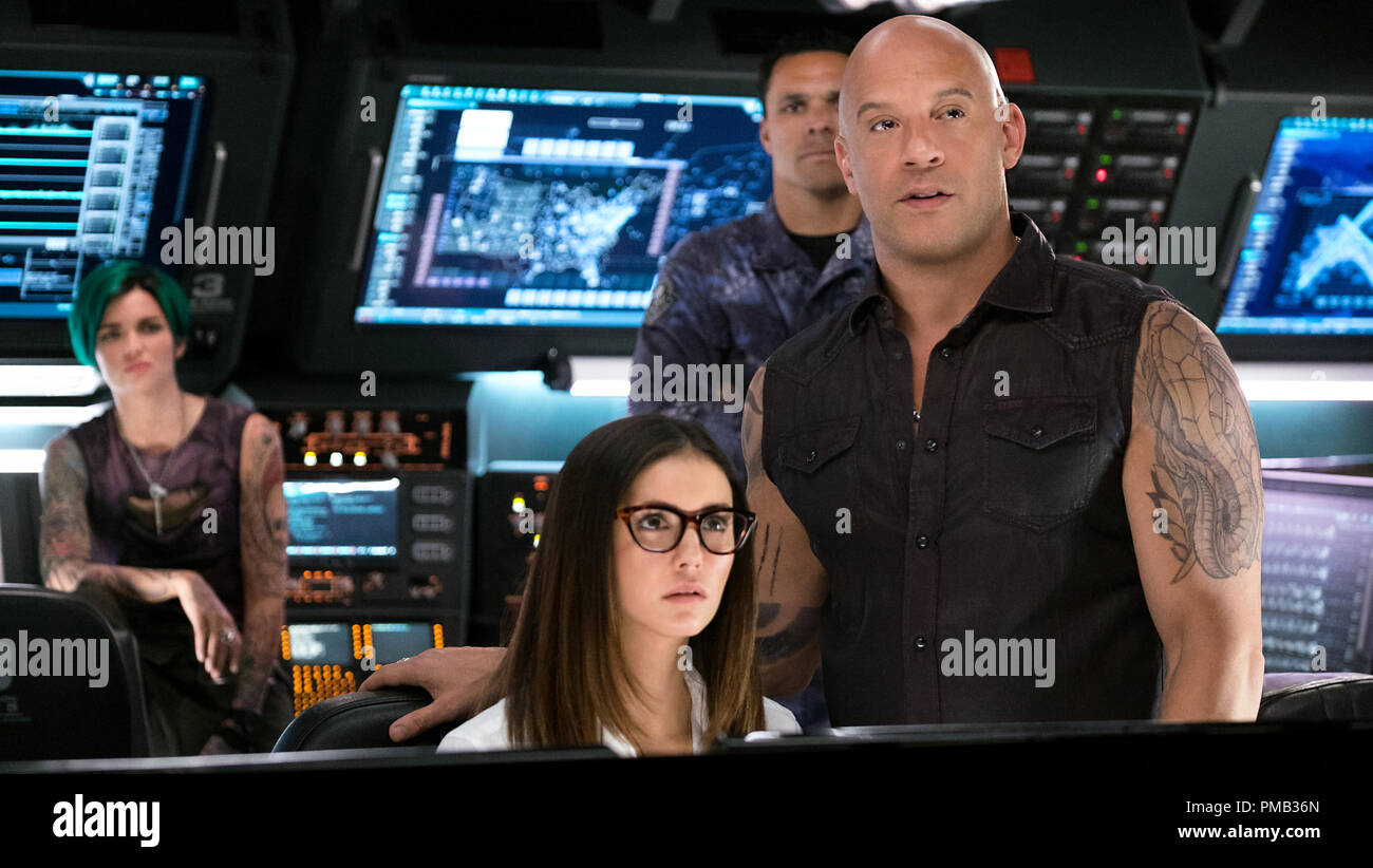 (L - R) Ruby Rose als Adele Yusef, Nina Dobrev, wie Rebecca Clearidge ...