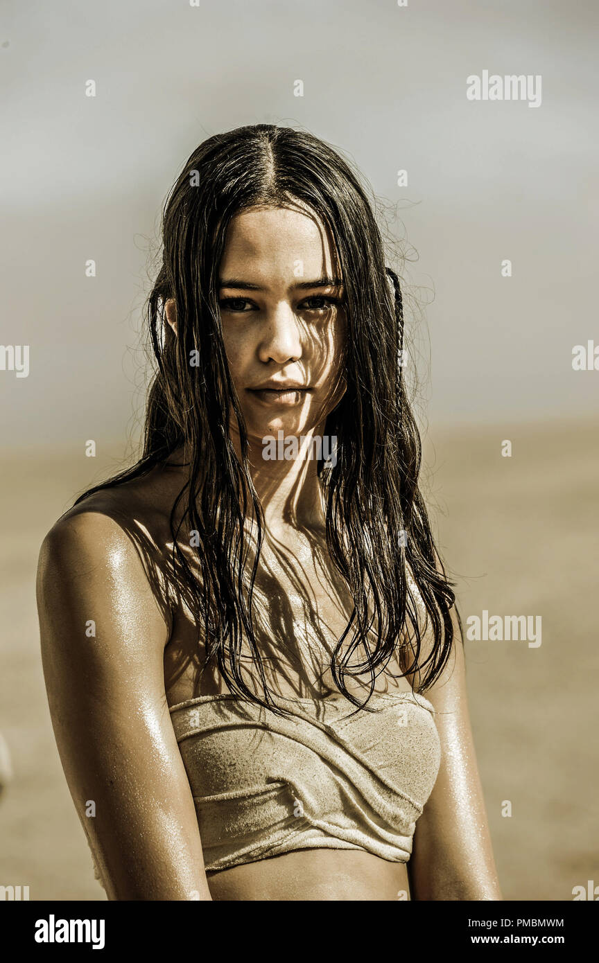 Courtney eaton mad max -Fotos und -Bildmaterial in hoher Auflösung – Alamy
