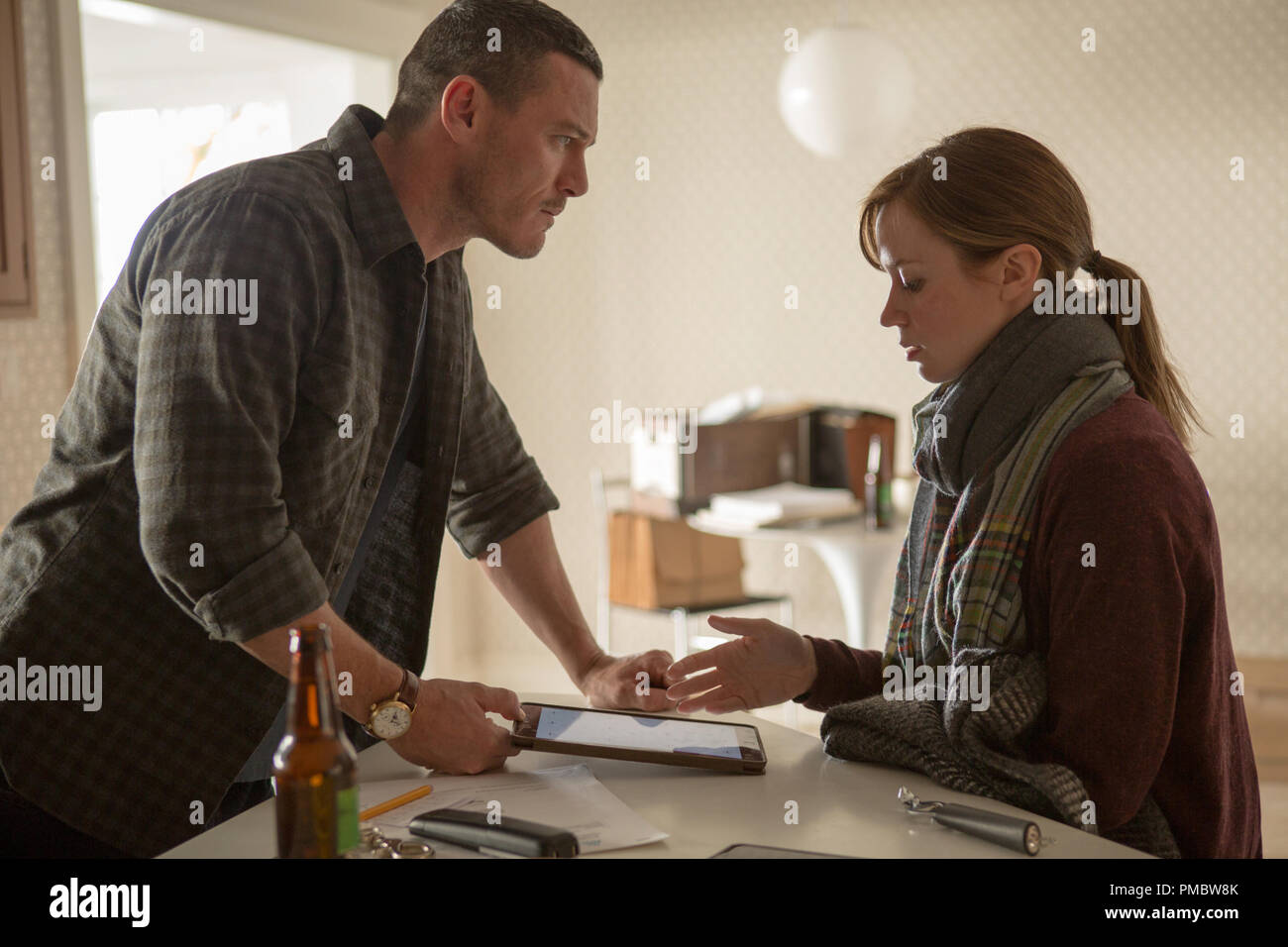 Girl on the train emily blunt -Fotos und -Bildmaterial in hoher ...