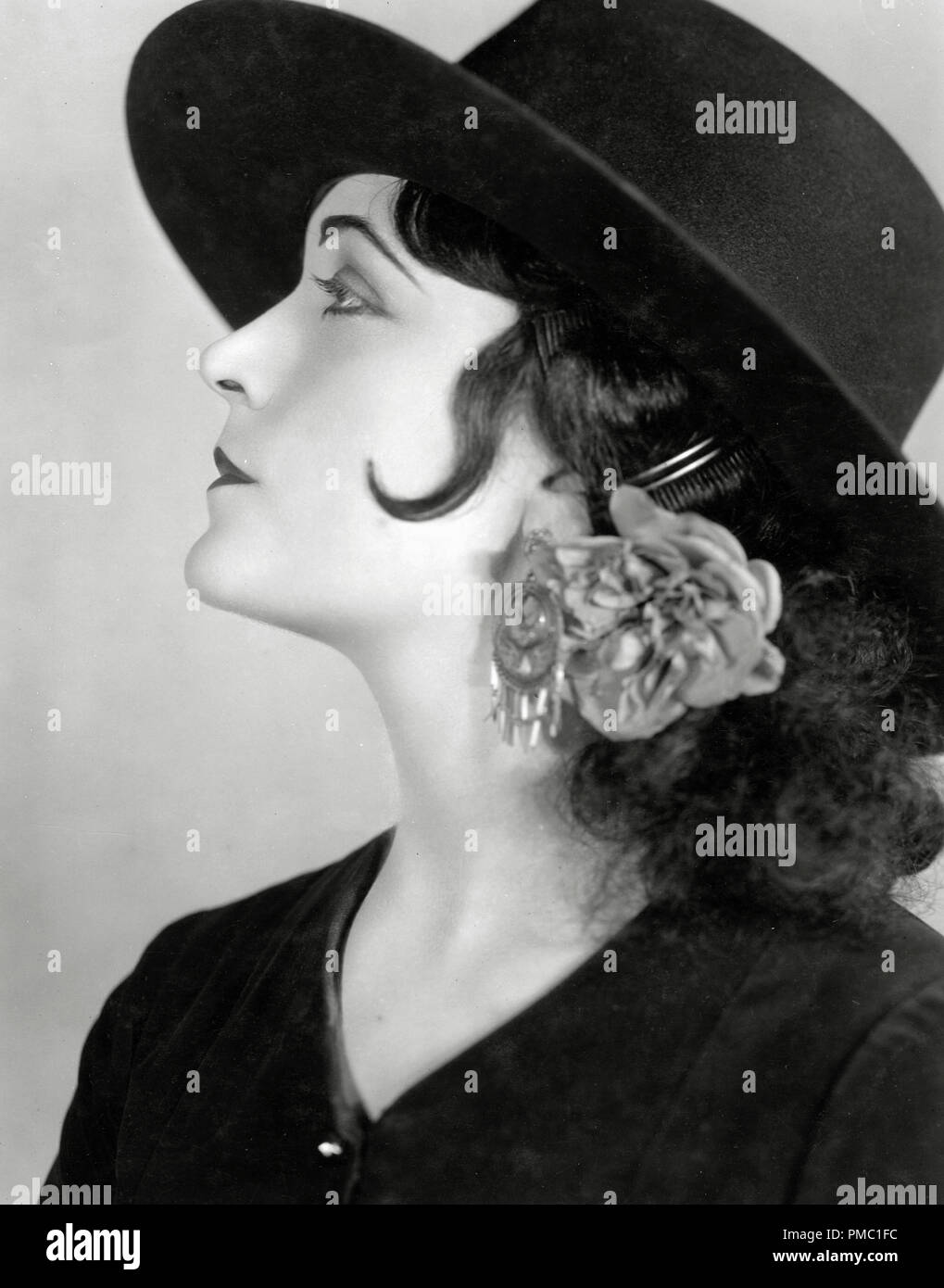 Pola negri 1925 -Fotos und -Bildmaterial in hoher Auflösung – Alamy