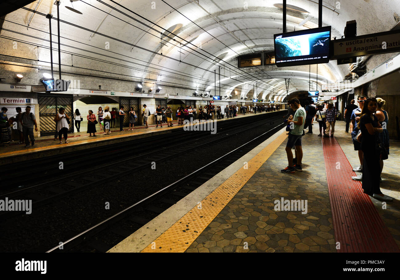 Bahnhof termini rom italien -Fotos und -Bildmaterial in hoher Auflösung ...