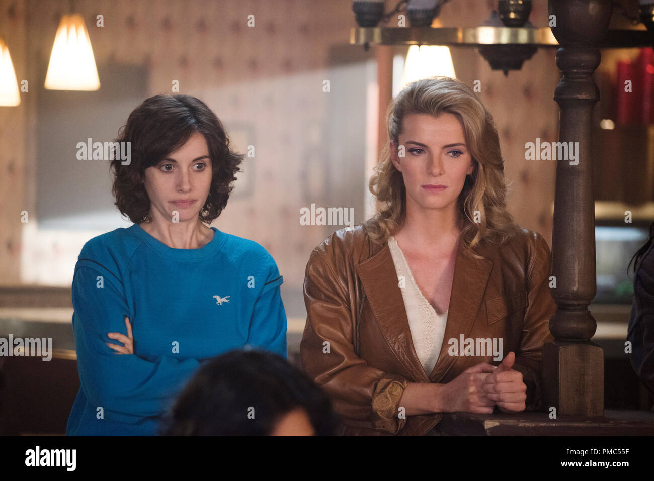 Alison Brie, Betty Gilpin, 'Glow' Saison 2 (2018) Netflix ...
