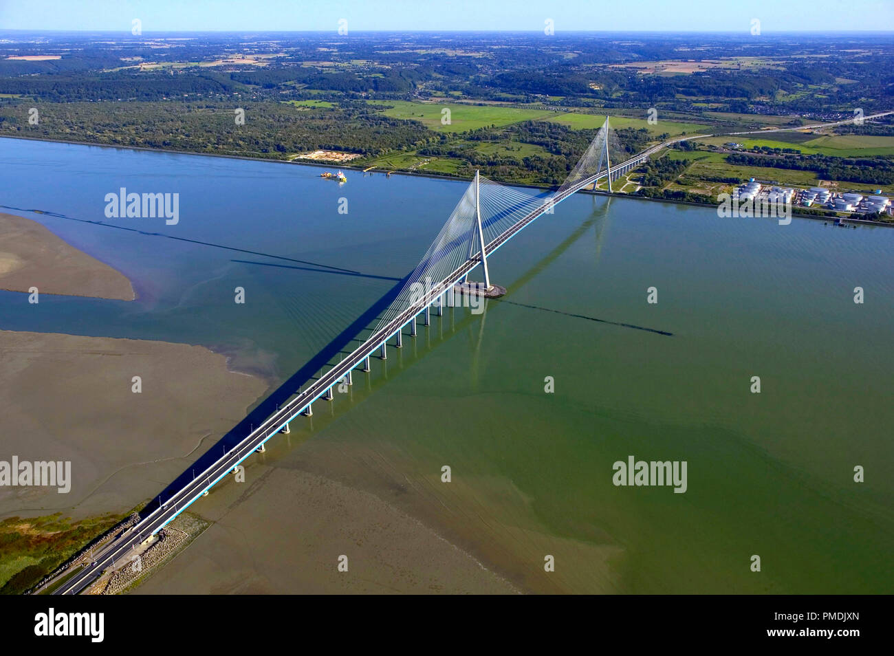 Blick auf den pont de normandie -Fotos und -Bildmaterial in hoher ...