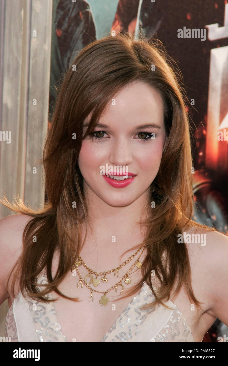 Kay Panabaker Et Son Petit Ami 2024 Available At TDC In St. Kitts And