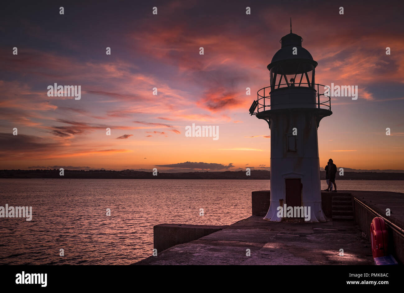 Brixham harbour at night -Fotos und -Bildmaterial in hoher Auflösung ...