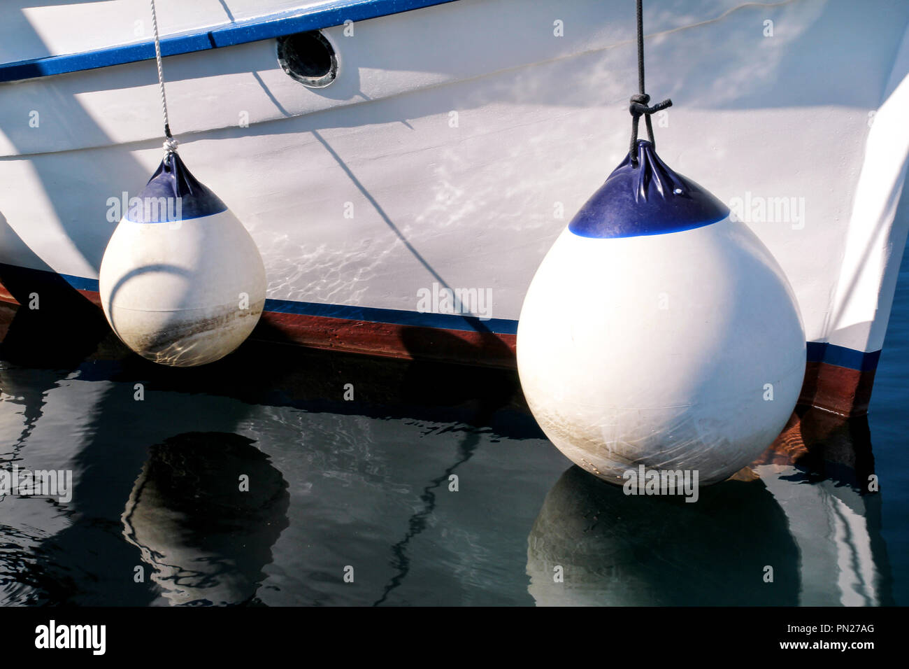Bojen Auf Fischerboot Stockfotos und -bilder Kaufen - Alamy