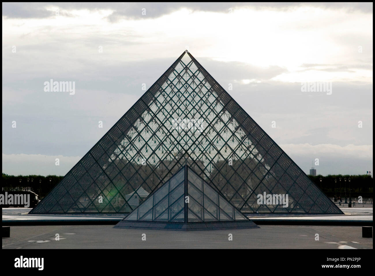 Da Vinci Code Film Louvre Stockfotos & Da Vinci Code Film Louvre Bilder ...
