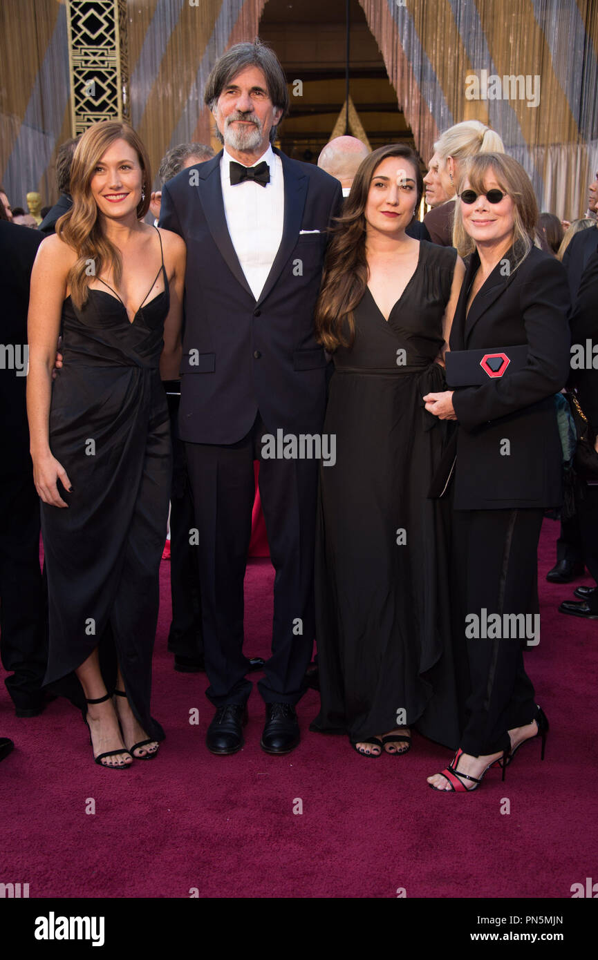 Oscar®-Nominee, Jack Fisk, kommt mit Sissy Spacek und Töchter an die 88 ...