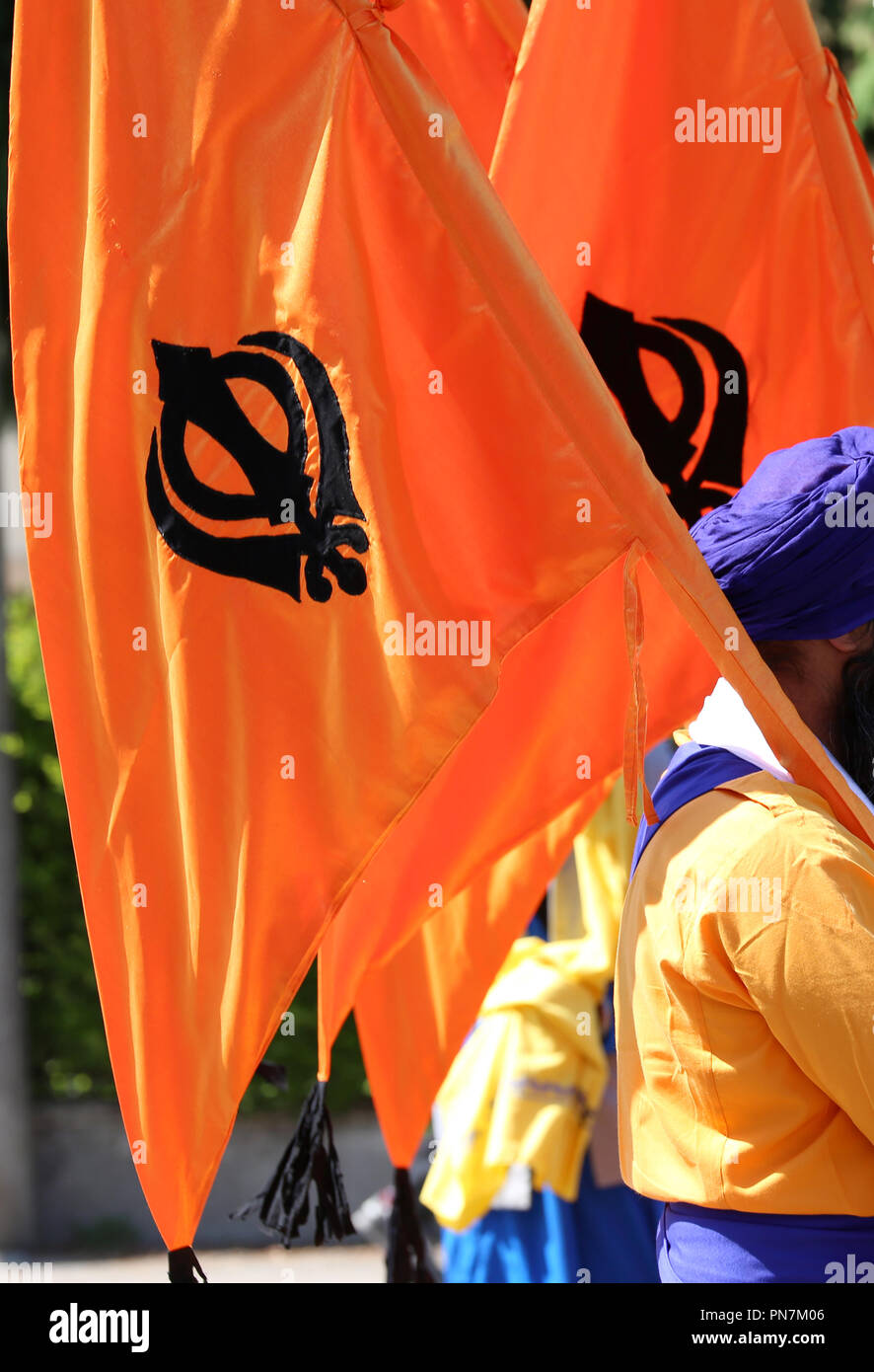 Sikh khanda emblem -Fotos und -Bildmaterial in hoher Auflösung - Seite ...